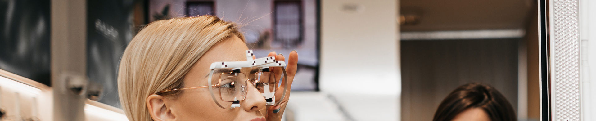 6 Steps to Customer Satisfaction through Lens-Led Dispensing ...